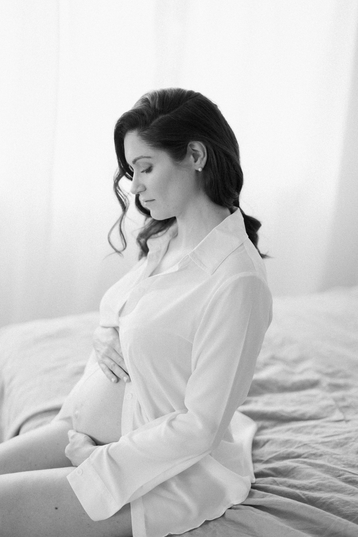 An understated and beautiful maternity session | Chicago IL boudoir ...